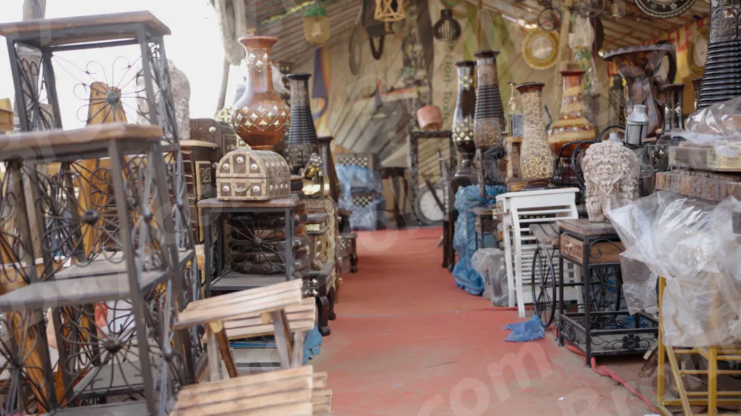 Home Decor Shop - Log, colour and B&W - B-Roll Bay